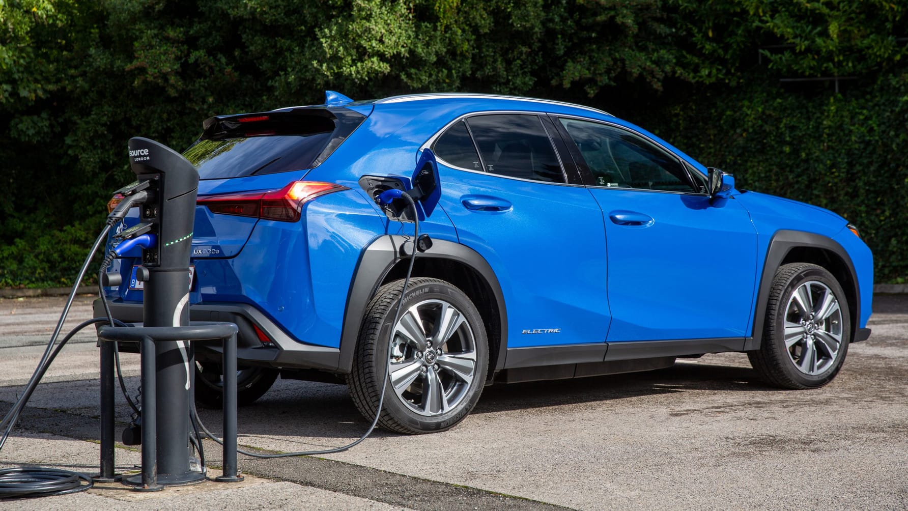 Lexus UX300e Interior Layout & Technology | Top Gear