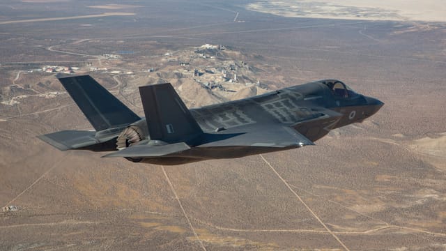 Lockheed Martin F-35 Lightning Interior Layout & Technology | Top Gear