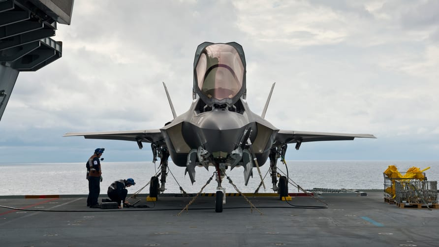 Lockheed Martin F-35 Lightning Interior Layout & Technology | Top Gear
