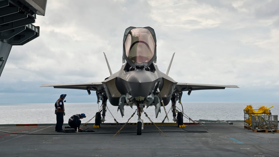 Lockheed Martin F-35 Lightning Interior Layout & Technology | Top Gear