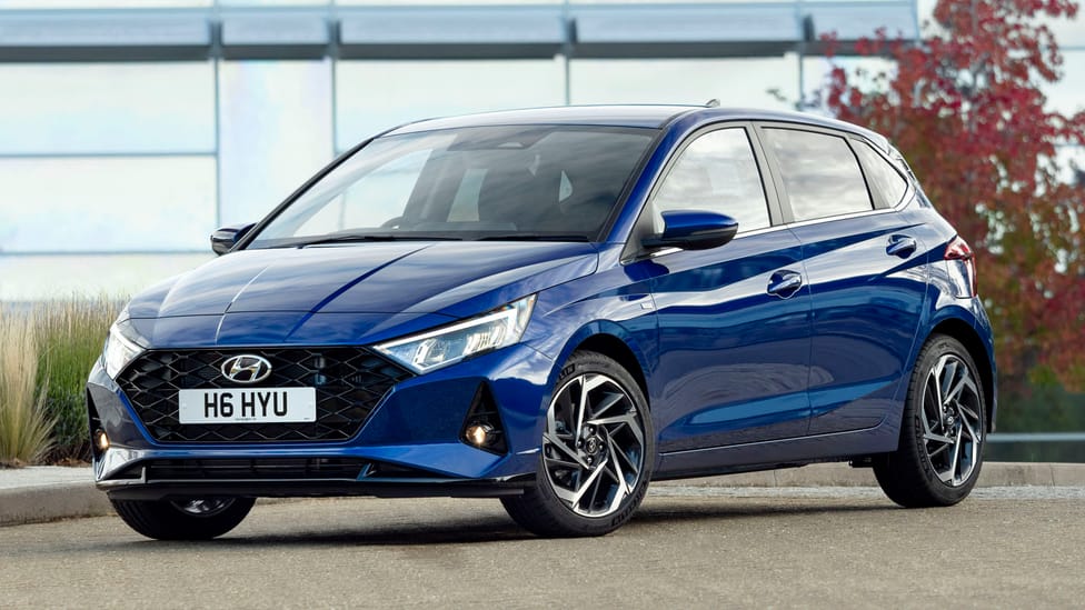 Hyundai i20 Interior Layout & Technology | Top Gear