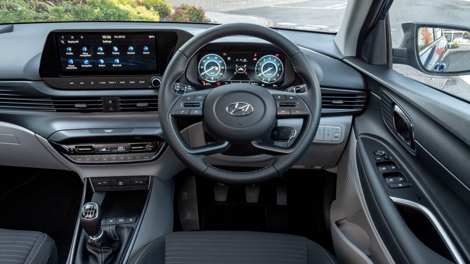 Hyundai i20 Interior Layout & Technology | Top Gear
