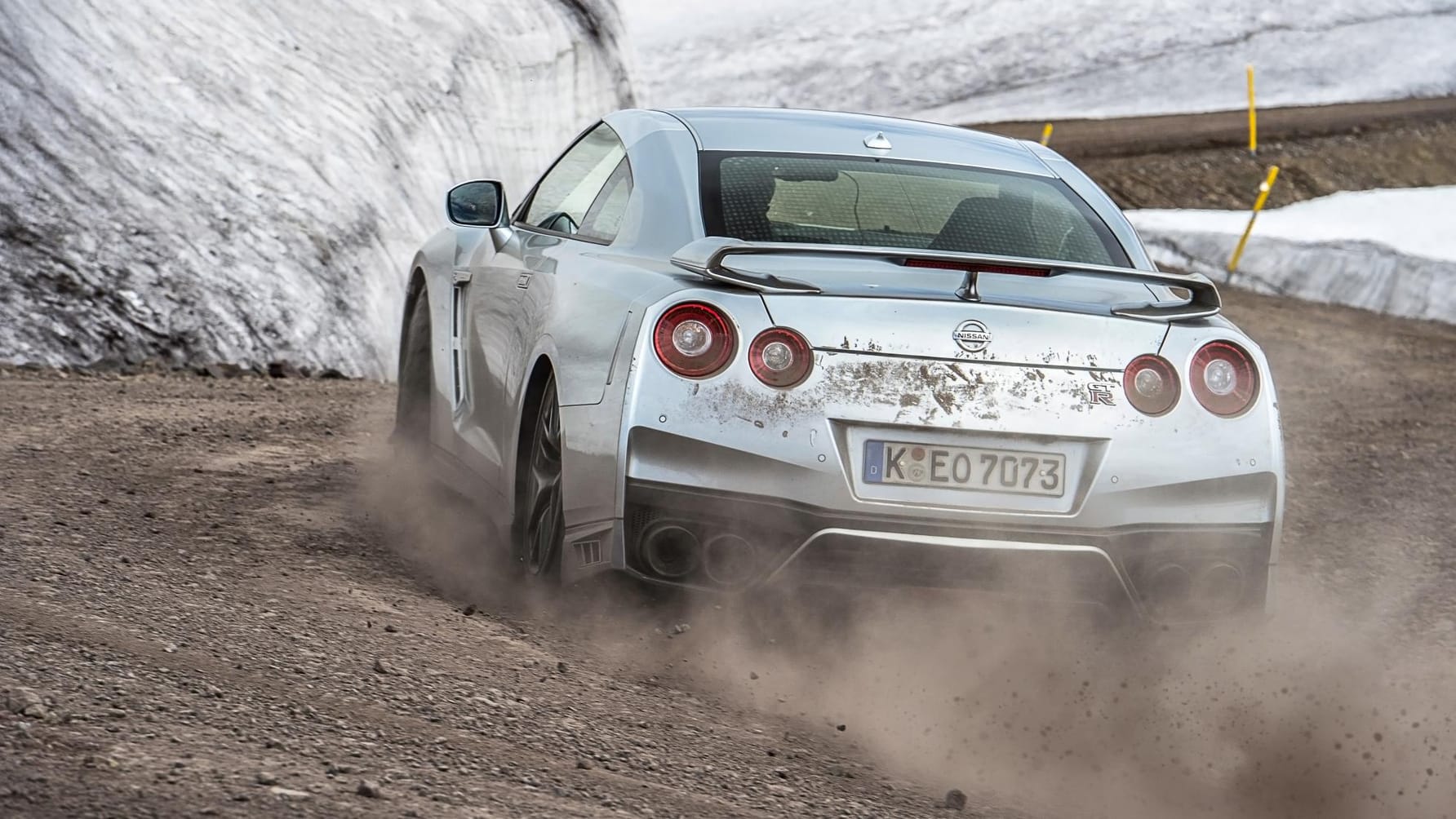 Nissan GT-R Interior Layout & Technology | Top Gear