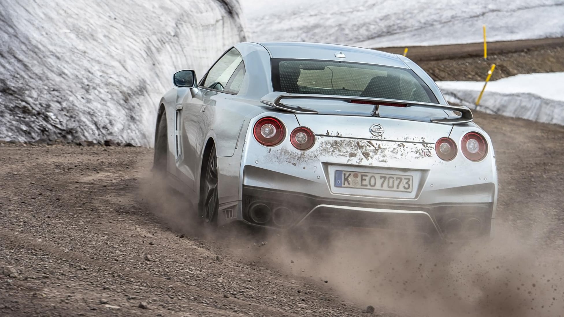 Nissan GT-R Interior Layout & Technology | Top Gear