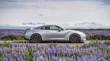 Nissan GT-R Interior Layout & Technology | Top Gear