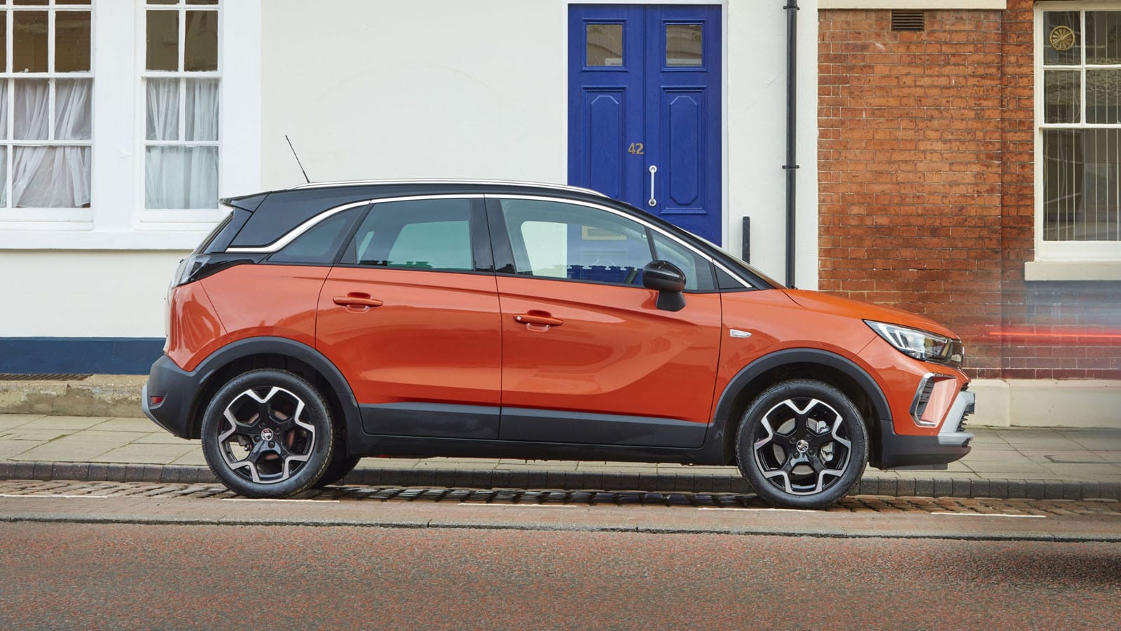 Vauxhall Crossland Interior Layout & Technology | Top Gear