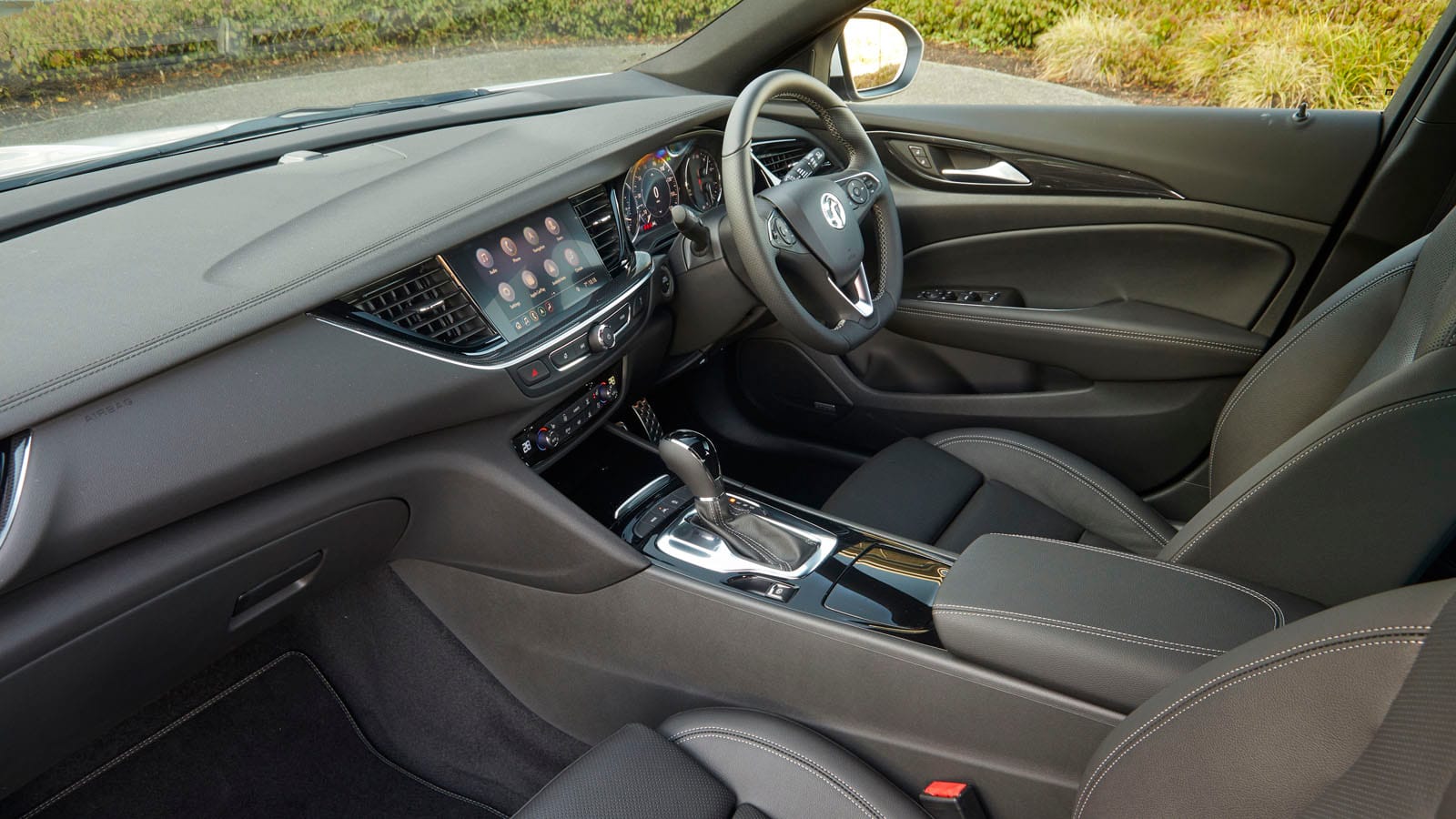 Vauxhall Insignia Interior Layout & Technology | Top Gear