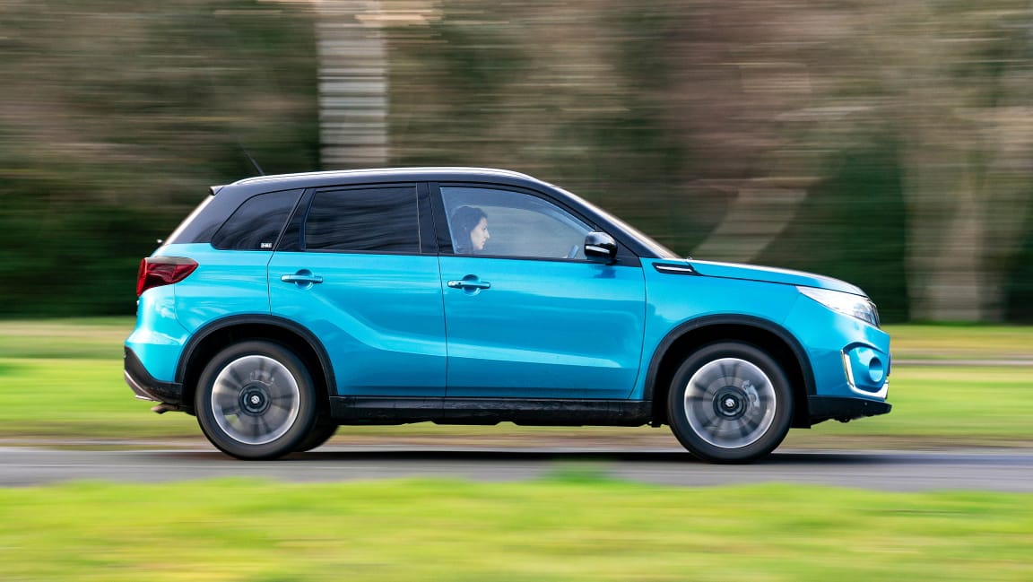 Suzuki Vitara Interior Layout & Technology | Top Gear