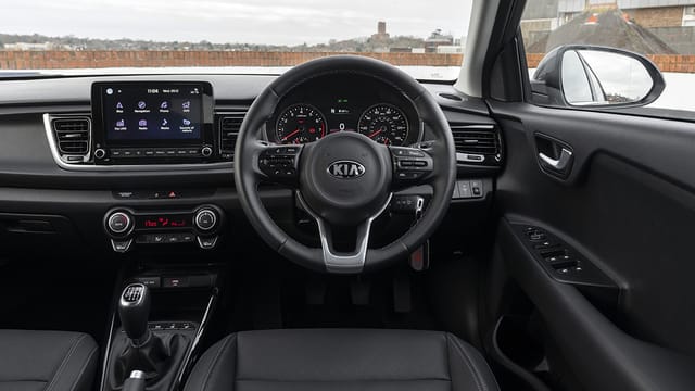Kia Rio Interior Layout & Technology | Top Gear