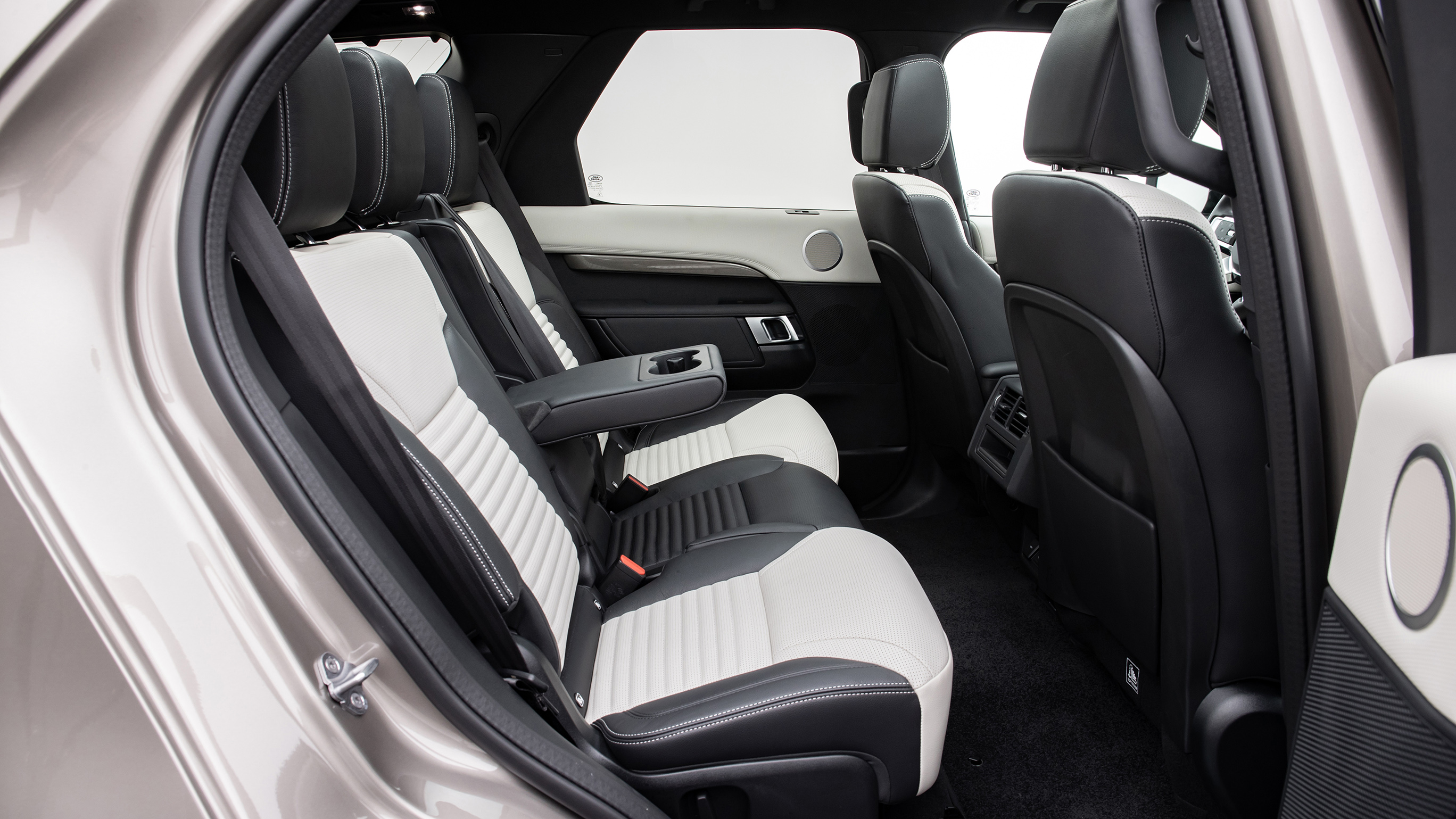 Land Rover Discovery 5 Interior