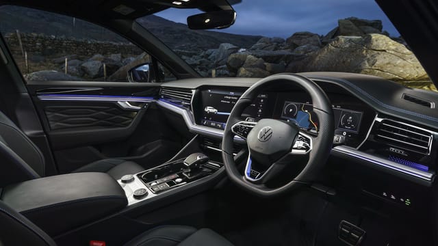 Volkswagen Touareg R Interior Layout & Technology | Top Gear