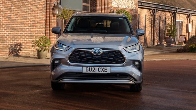 Toyota Highlander Interior Layout & Technology | Top Gear