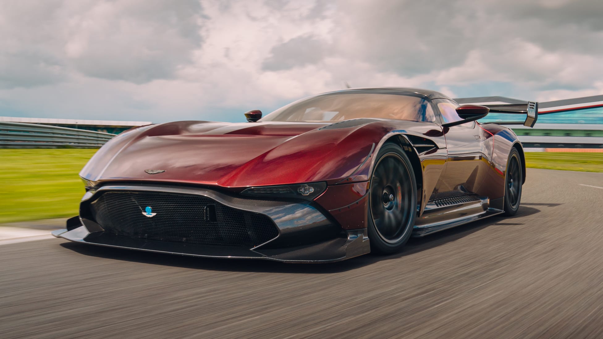 Aston Martin Vulcan Driving, Engines & Performance | Top Gear