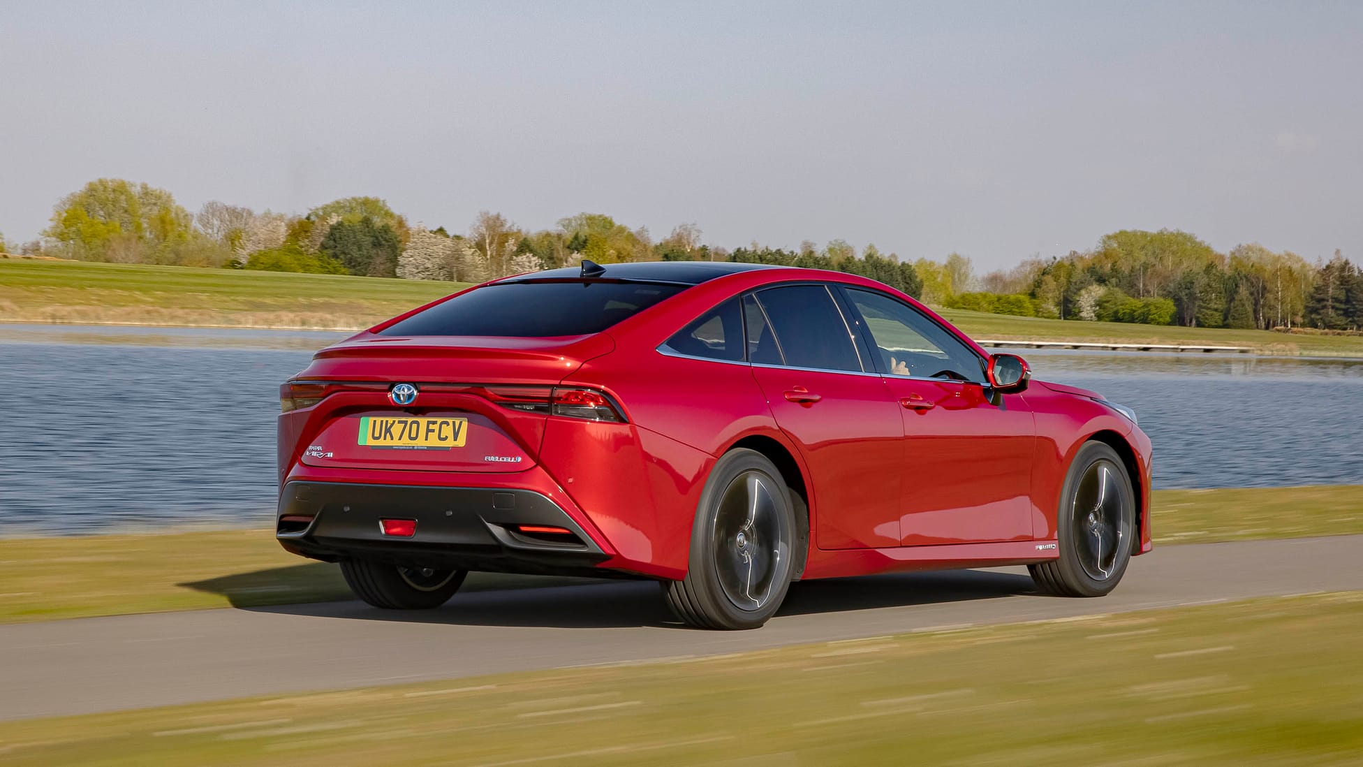 Toyota Mirai Driving, Engines & Performance | Top Gear