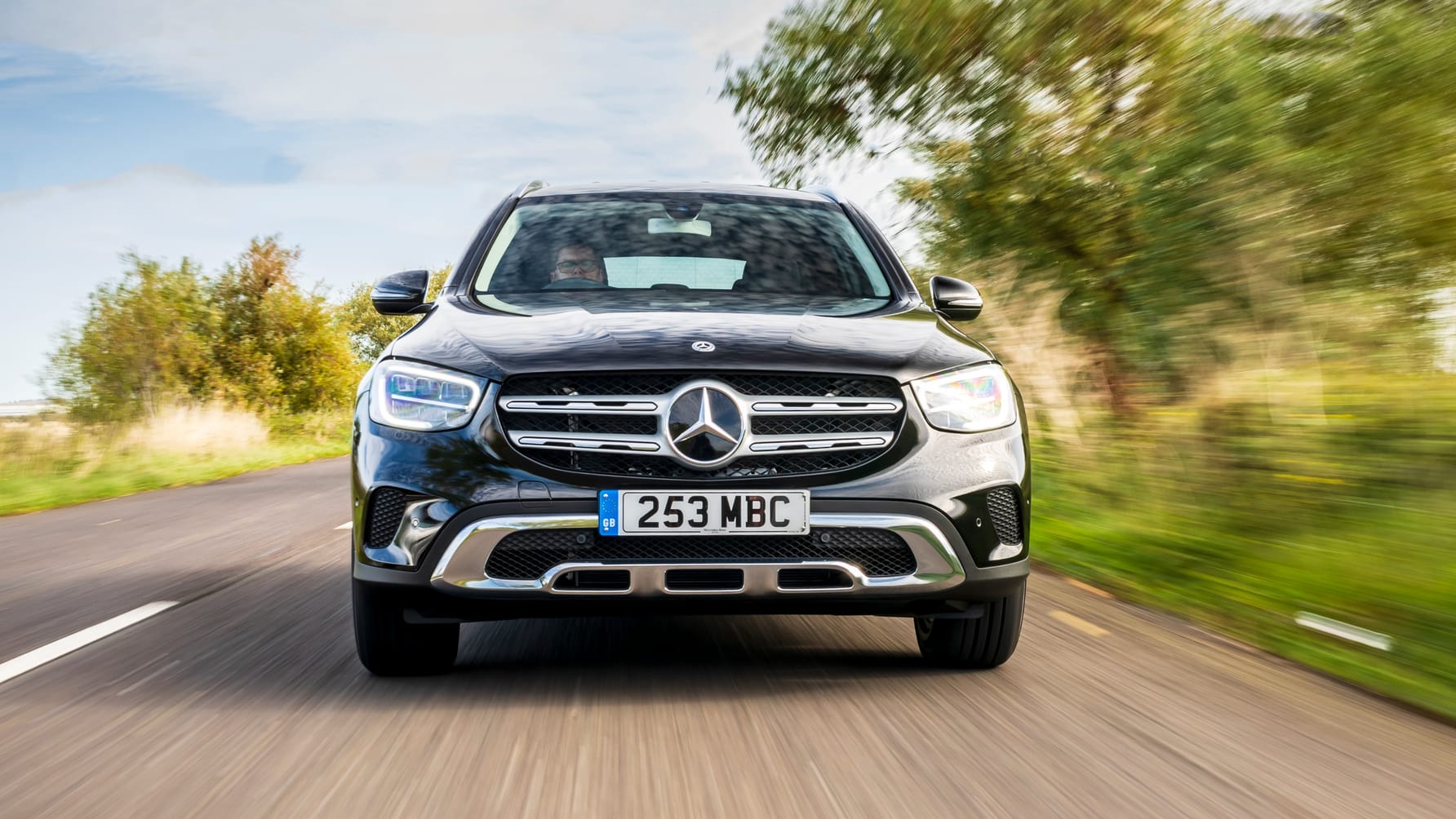 Mercedes-Benz GLC (2016-2022) Interior Layout & Technology | Top Gear