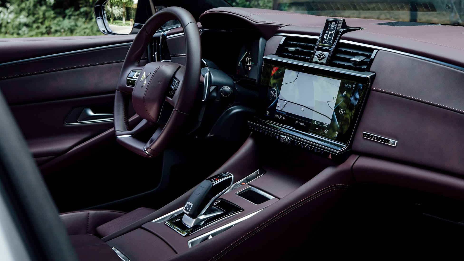 DS 9 Interior Layout & Technology | Top Gear