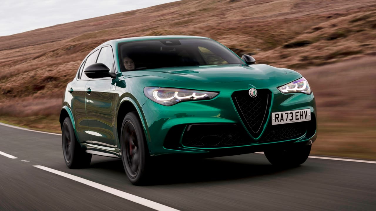 Alfa Romeo Stelvio Quadrifoglio Interior Layout & Technology | Top Gear