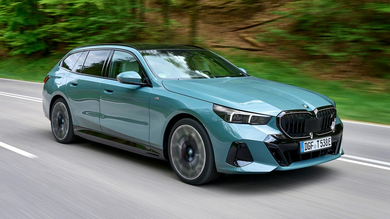 BMW i5 Touring Driving, Engines & Performance | Top Gear