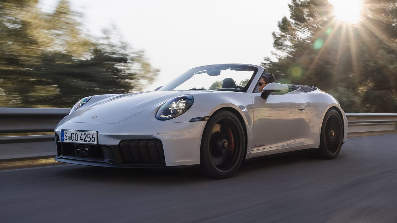 Porsche 911 Cabriolet Interior Layout & Technology | Top Gear