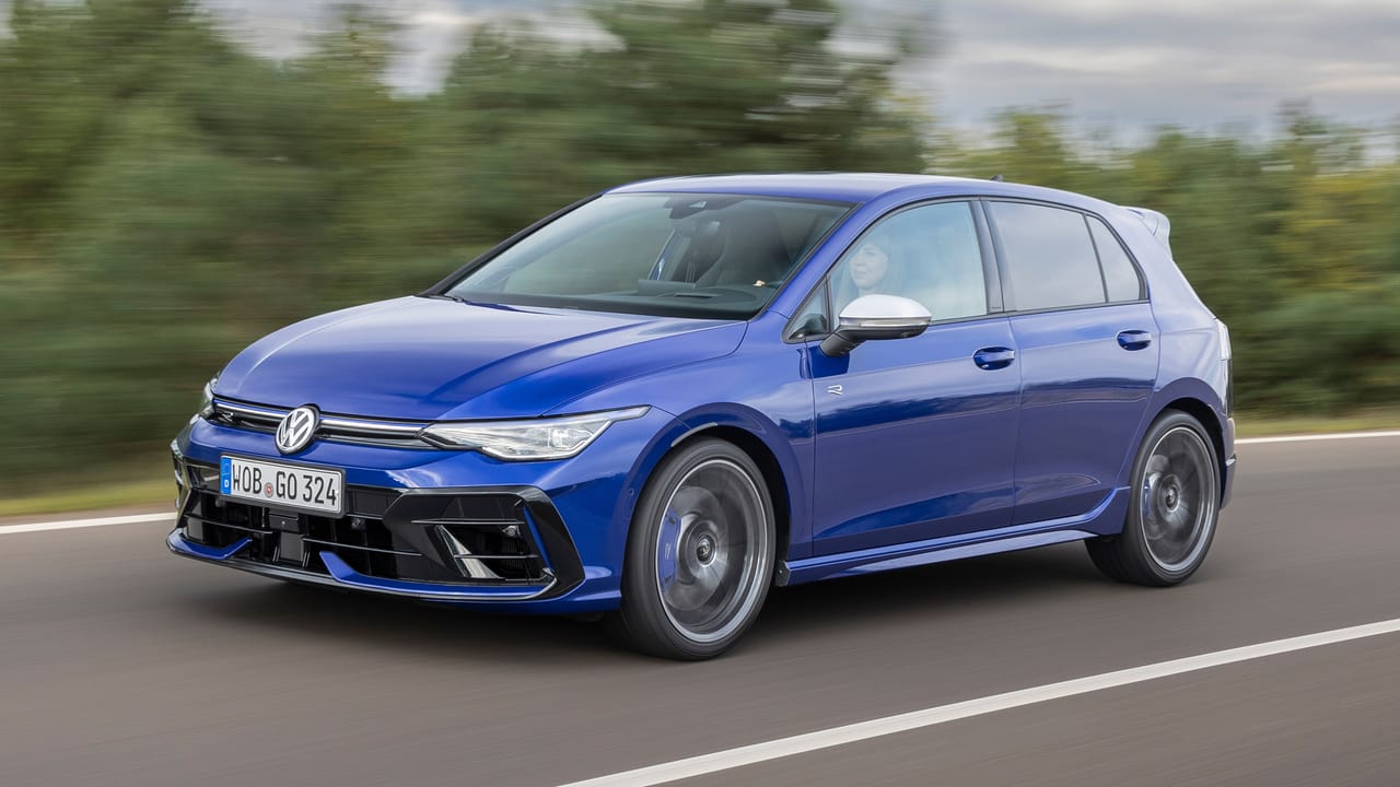 Volkswagen Golf R Interior Layout & Technology | Top Gear