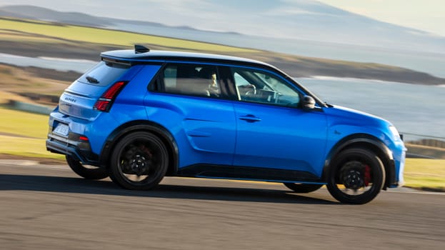 Car Reviews 2025 | Top Gear