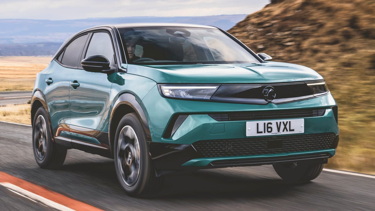 Vauxhall Mokka Interior Layout & Technology | Top Gear