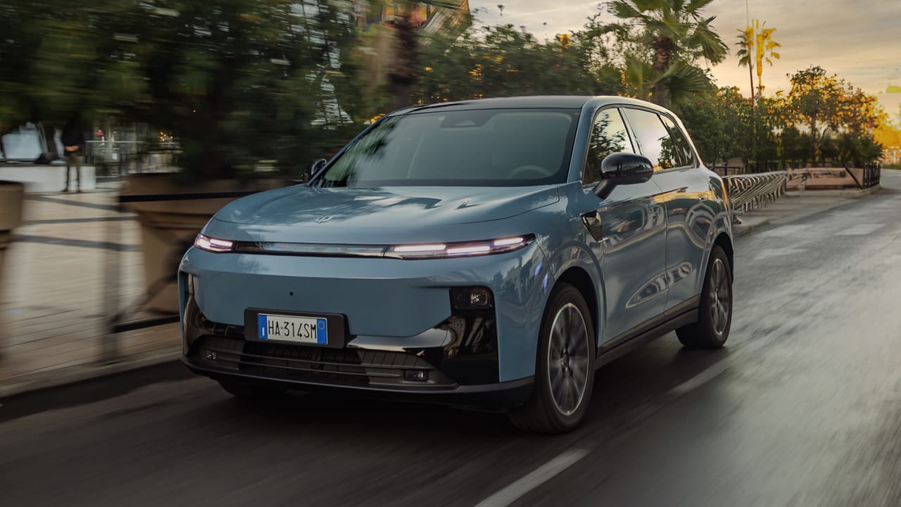 Leapmotor B10 Interior Layout & Technology | Top Gear