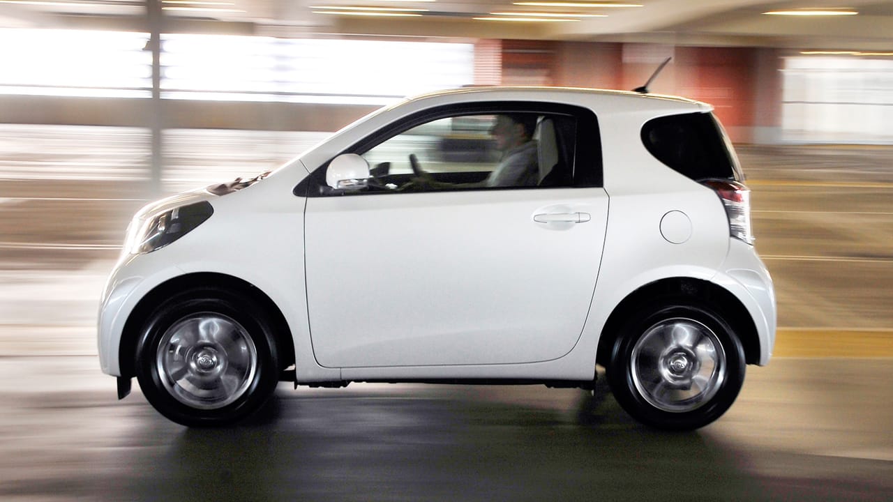 Road Test: Toyota IQ 1.0 VVT-i 2 3dr Reviews 2025 | Top Gear