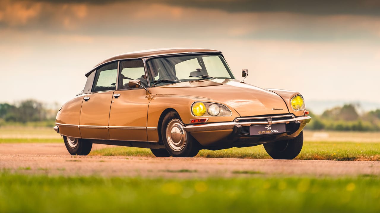 Driving a restomodded electric Citroen DS | Top Gear