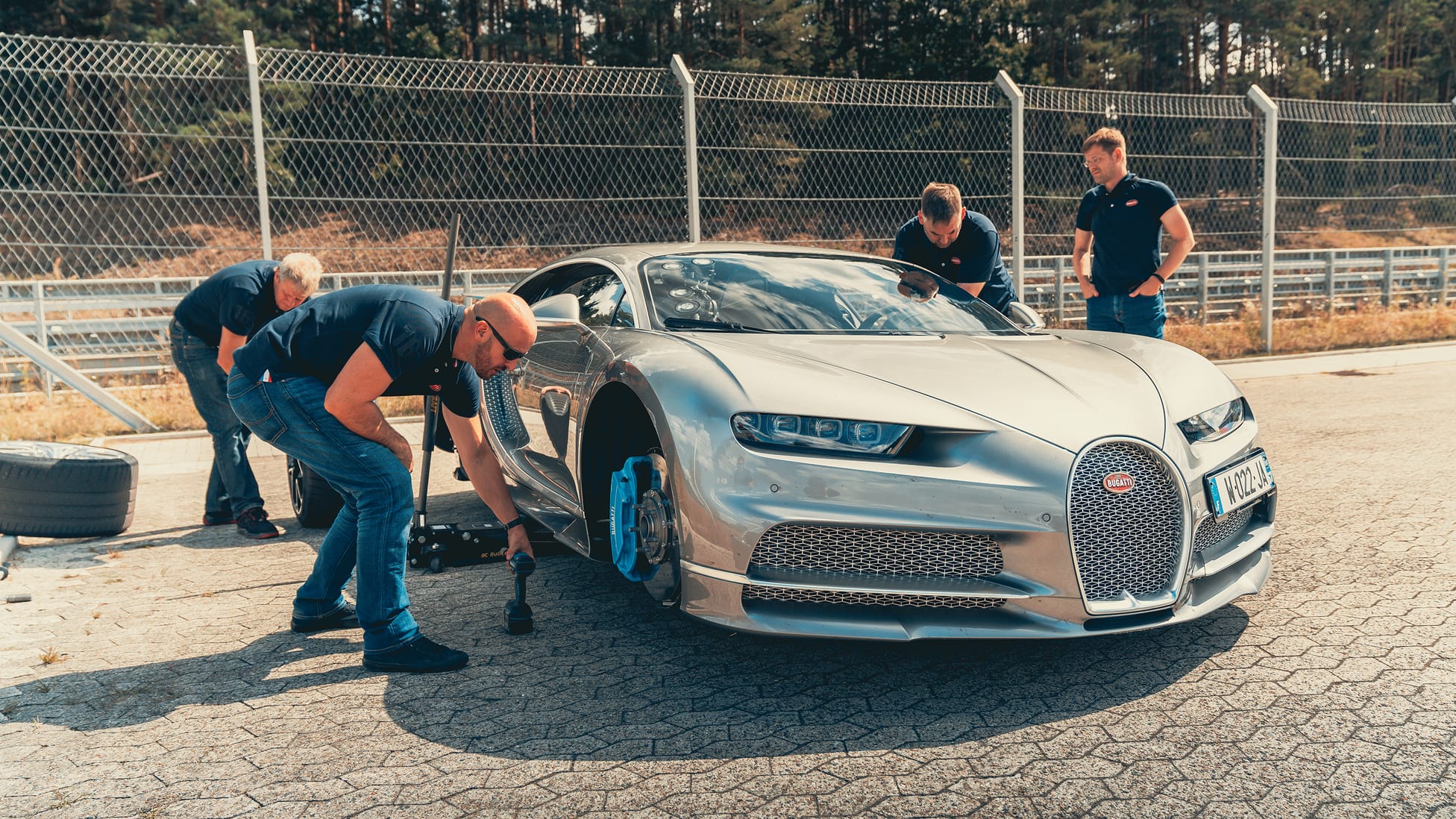 How to go really fast in a Bugatti Chiron Sport | Top Gear