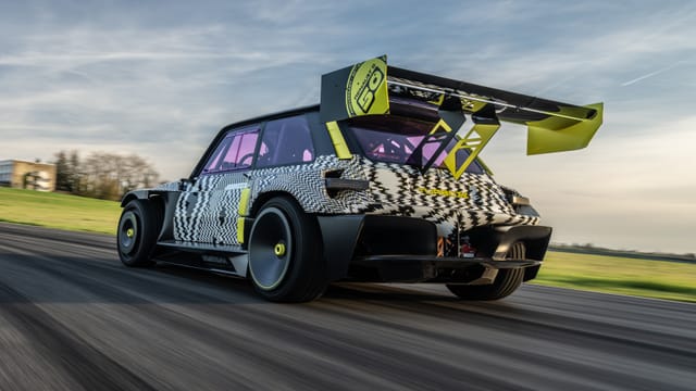 Flat out in Renault's wild electric 5 Turbo 3E hot hatch concept | Top Gear