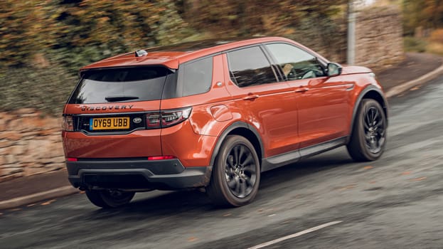 Land Rover Discovery Sport Review 2022 | Top Gear