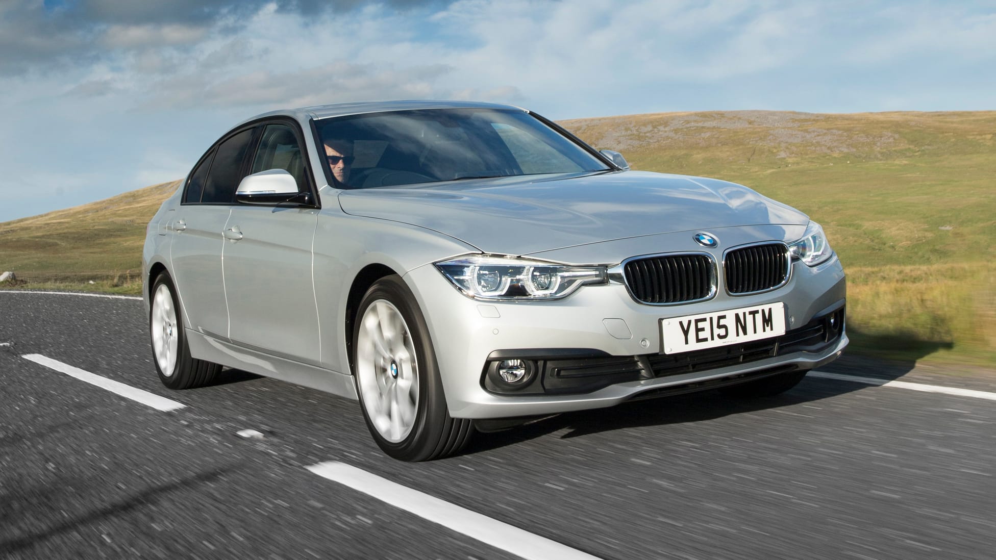 First drive: the three-cylinder BMW 318i saloon Reviews 2025 | Top Gear