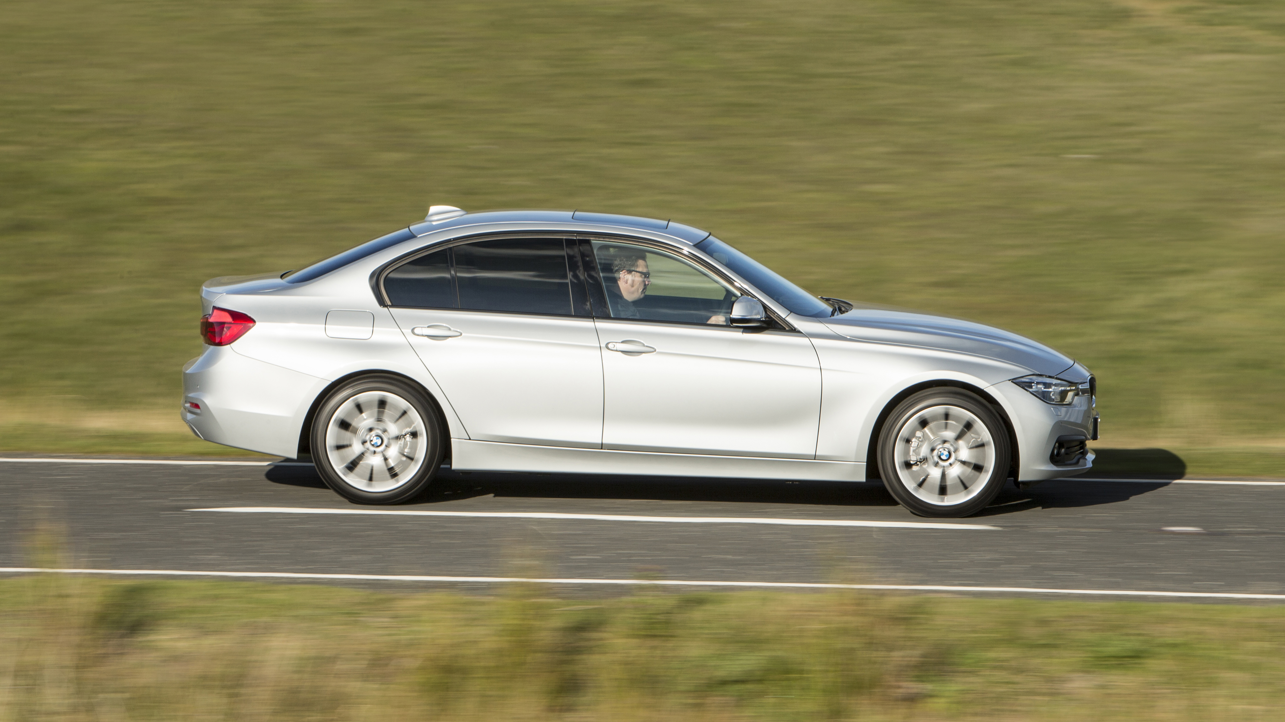 First drive: the three-cylinder BMW 318i saloon | Top Gear