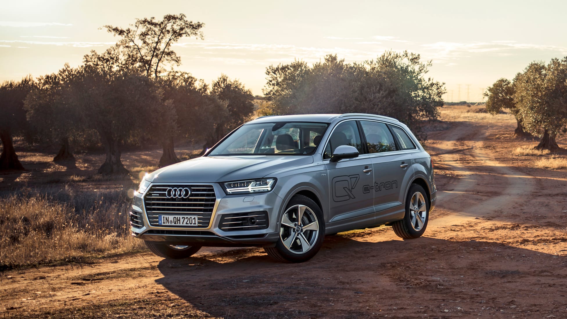 First drive: Audi's 166mpg SUV, the Q7 e-tron Reviews 2025 | Top Gear