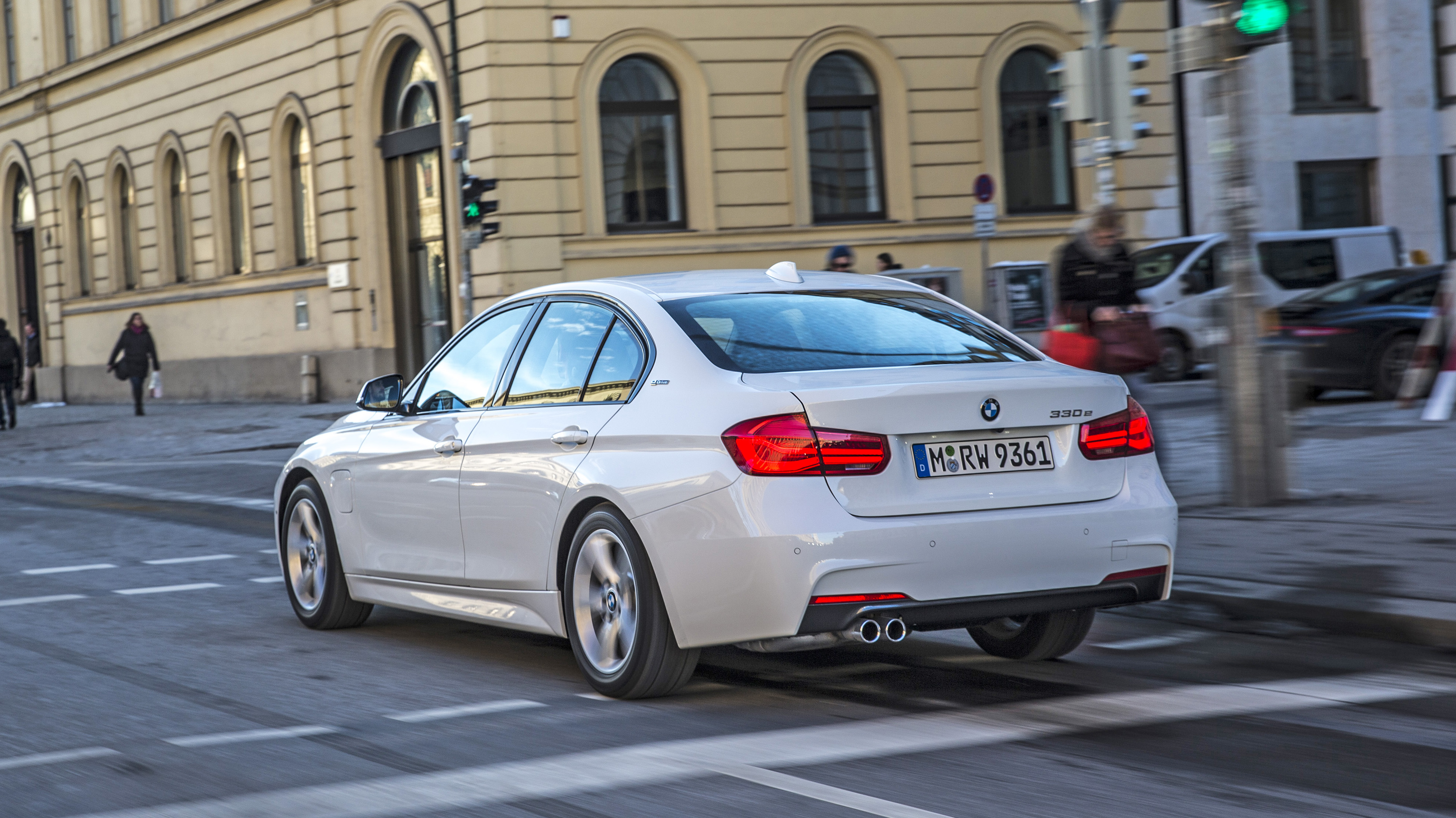 First drive: the BMW 330e, a plug-in 3-Series | Top Gear