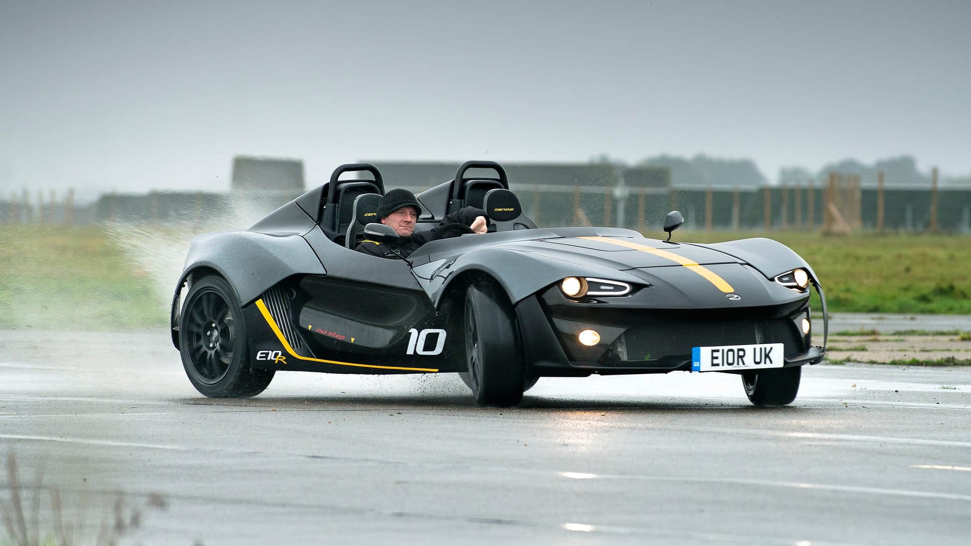 Review: the 500bhp per tonne Zenos E10 R Reviews 2025 | Top Gear