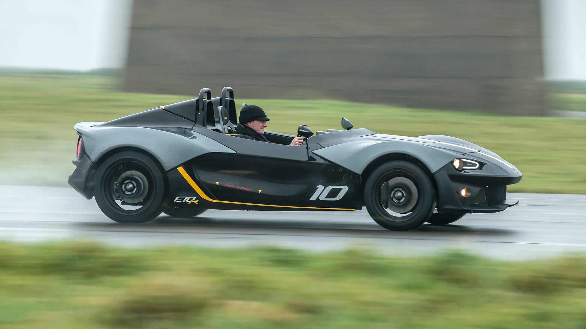 Review: the 500bhp per tonne Zenos E10 R Reviews 2025 | Top Gear