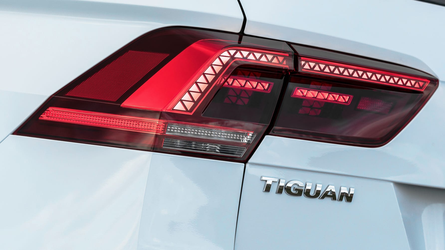 Review: the Volkswagen Tiguan R-Line Reviews 2025 | Top Gear