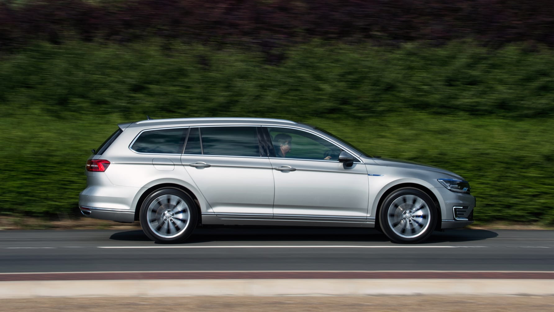Review: the Volkswagen Passat GTE Estate Reviews 2025 | Top Gear