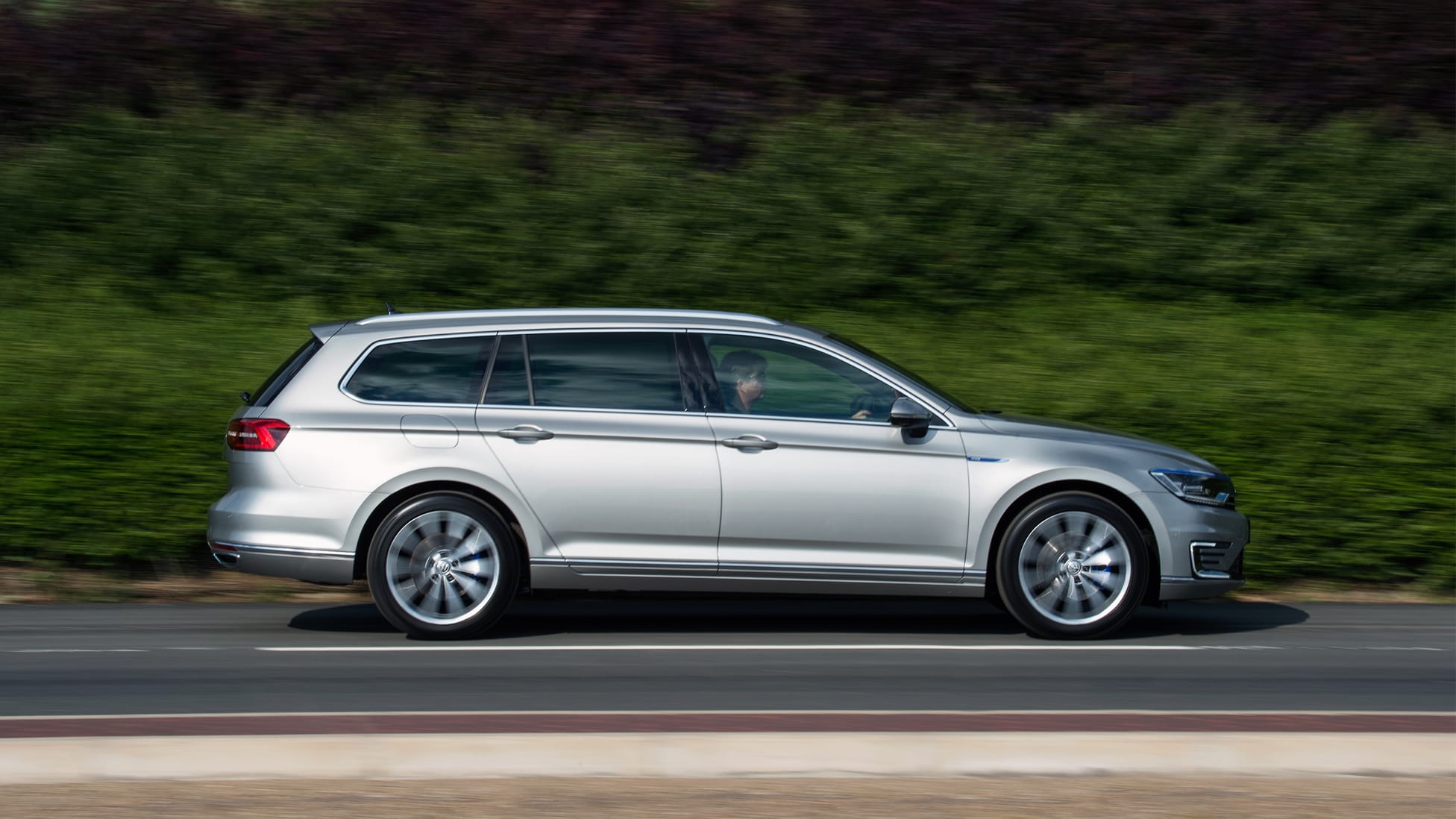 Review: the Volkswagen Passat GTE Estate Reviews 2025 | Top Gear