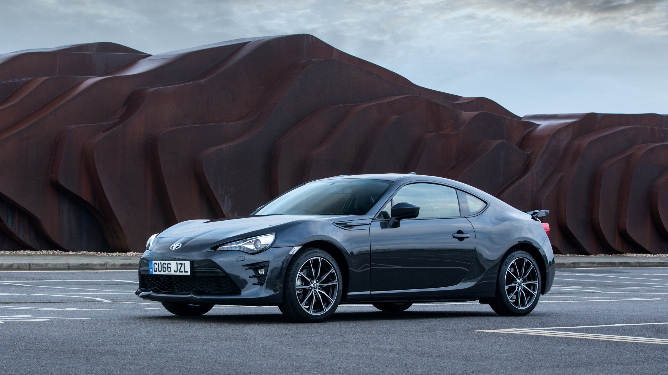 Toyota GT86 review: "a cut-price Porsche 911 R" | Top Gear