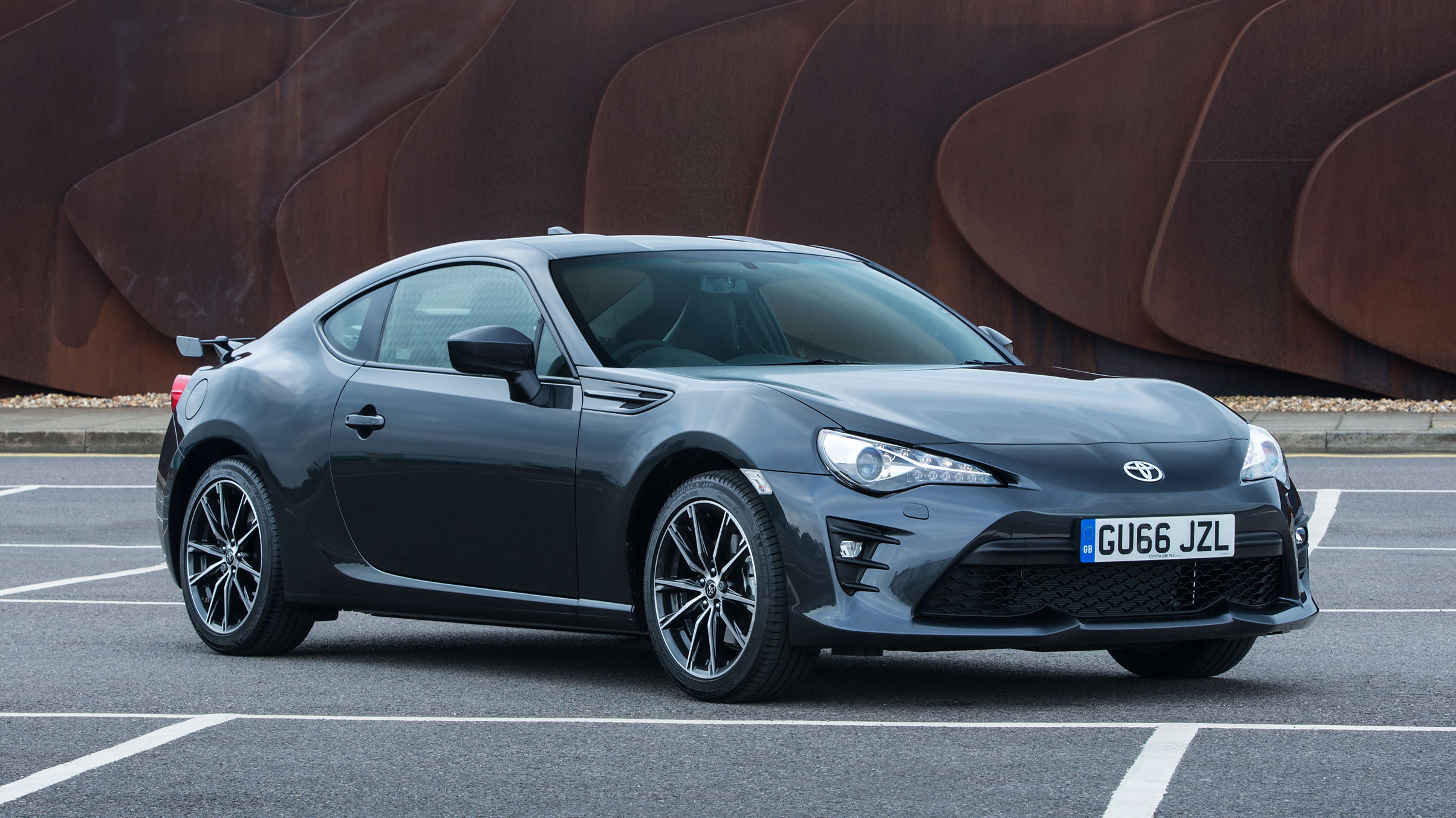 Toyota GT86 review: "a cut-price Porsche 911 R" | Top Gear