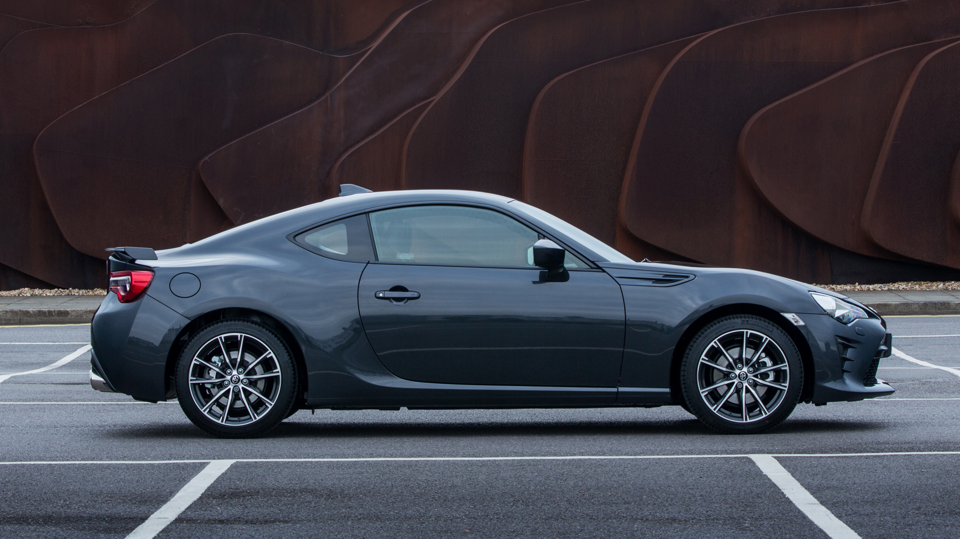 Toyota GT86 review: "a cut-price Porsche 911 R" | Top Gear