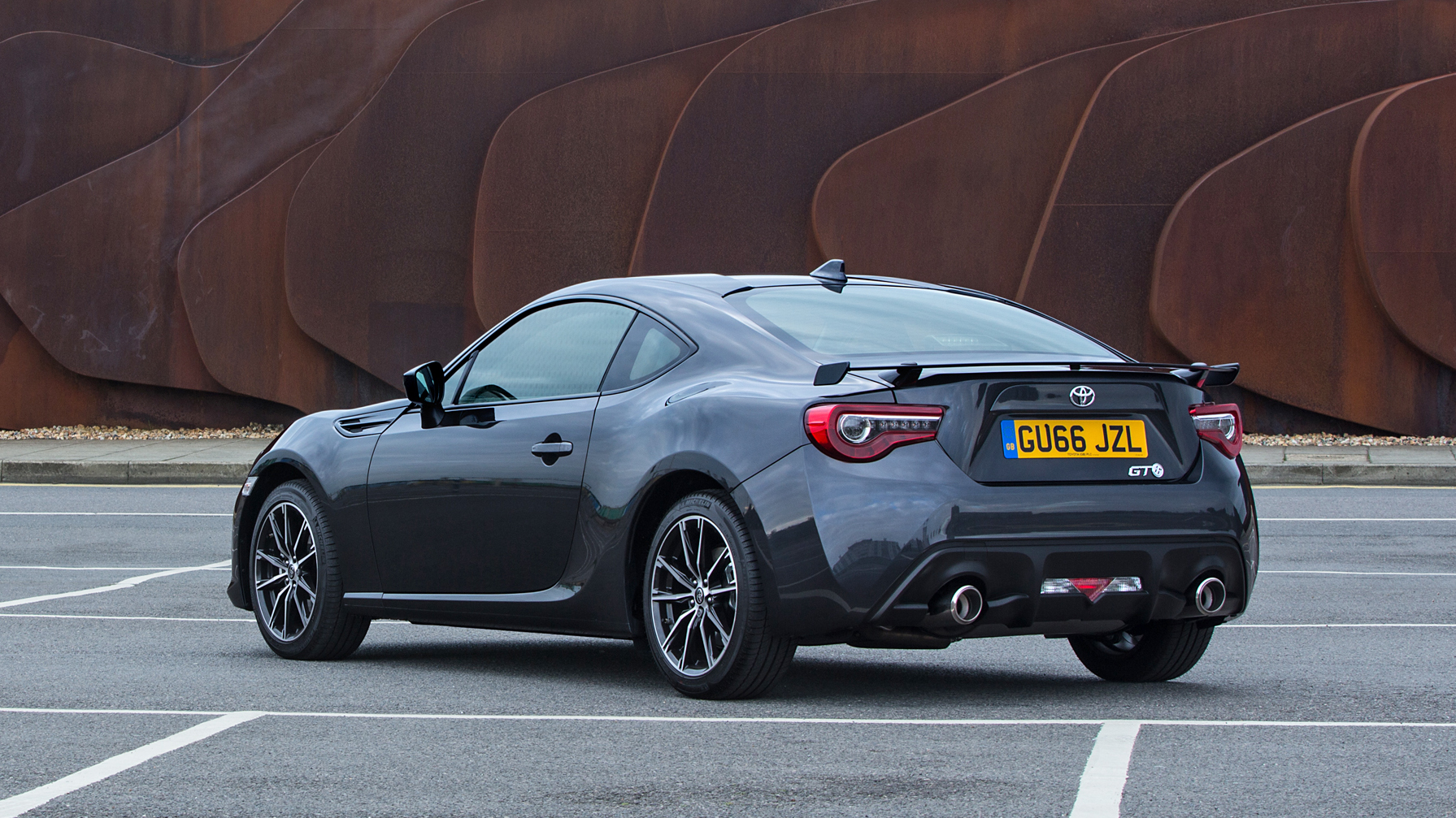 Toyota GT86 review: "a cut-price Porsche 911 R" | Top Gear