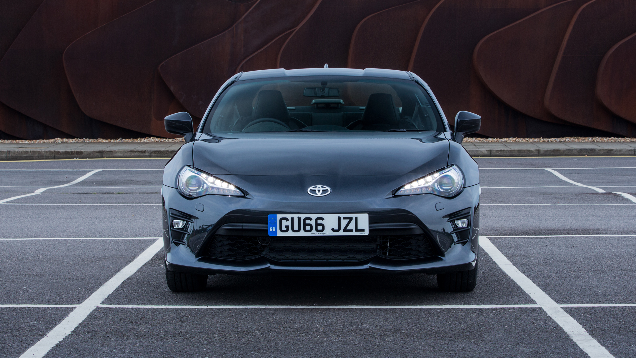 Toyota GT86 review: "a cut-price Porsche 911 R" | Top Gear