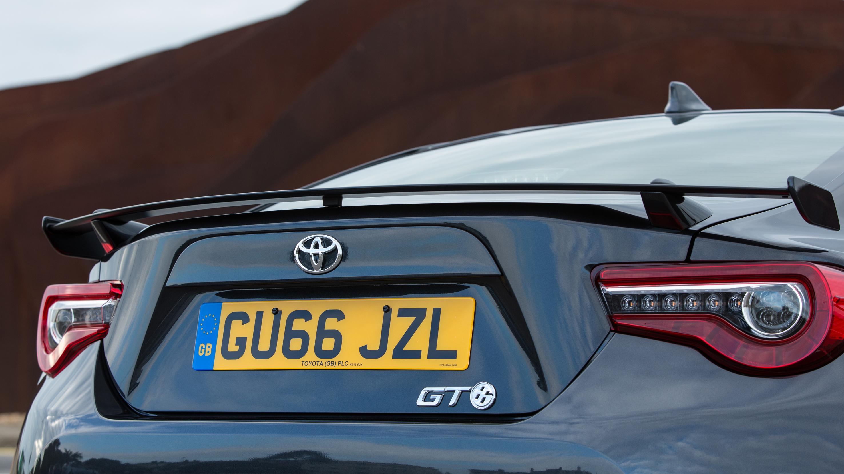 Toyota GT86 review: "a cut-price Porsche 911 R" | Top Gear