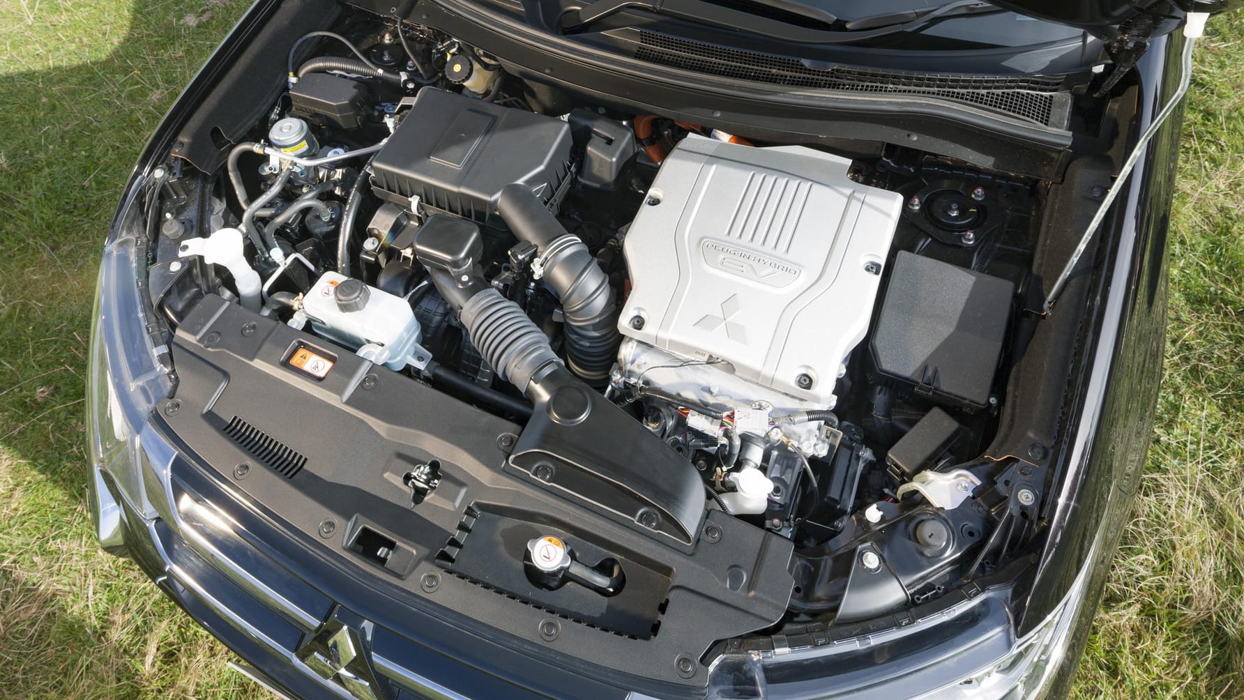 Mitsubishi Outlander PHEV review: plug-in SUV driven Reviews 2025 | Top ...