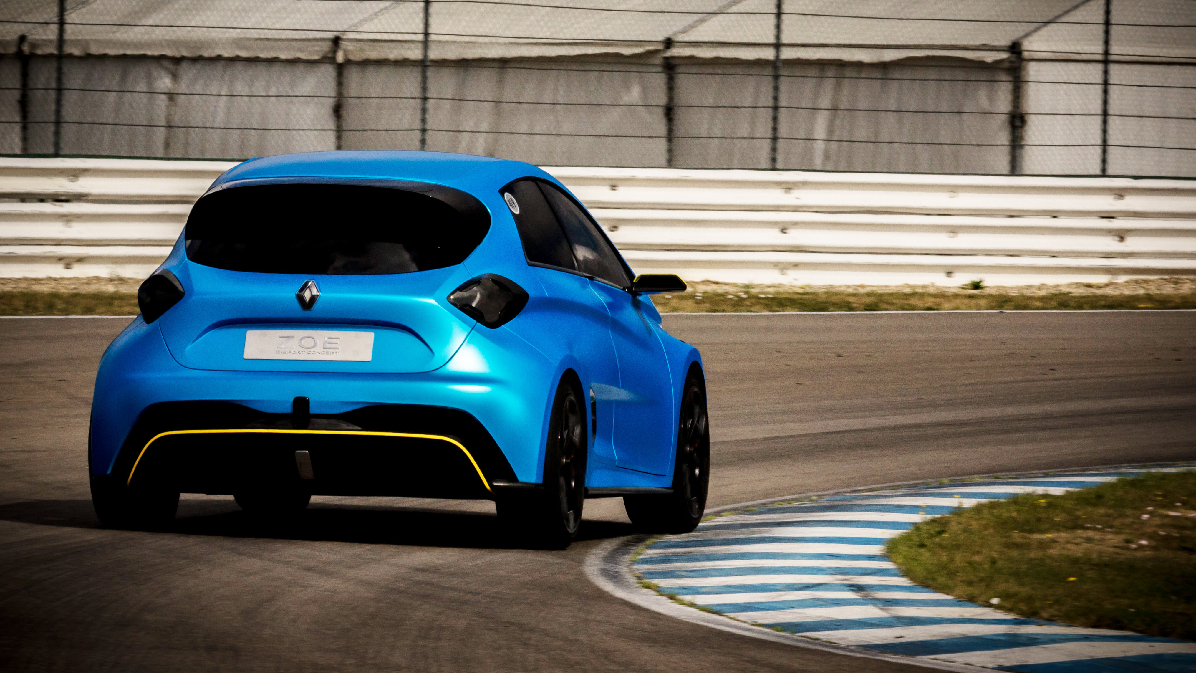 Renault Zoe e-Sport review: 460bhp supermini driven | Top Gear