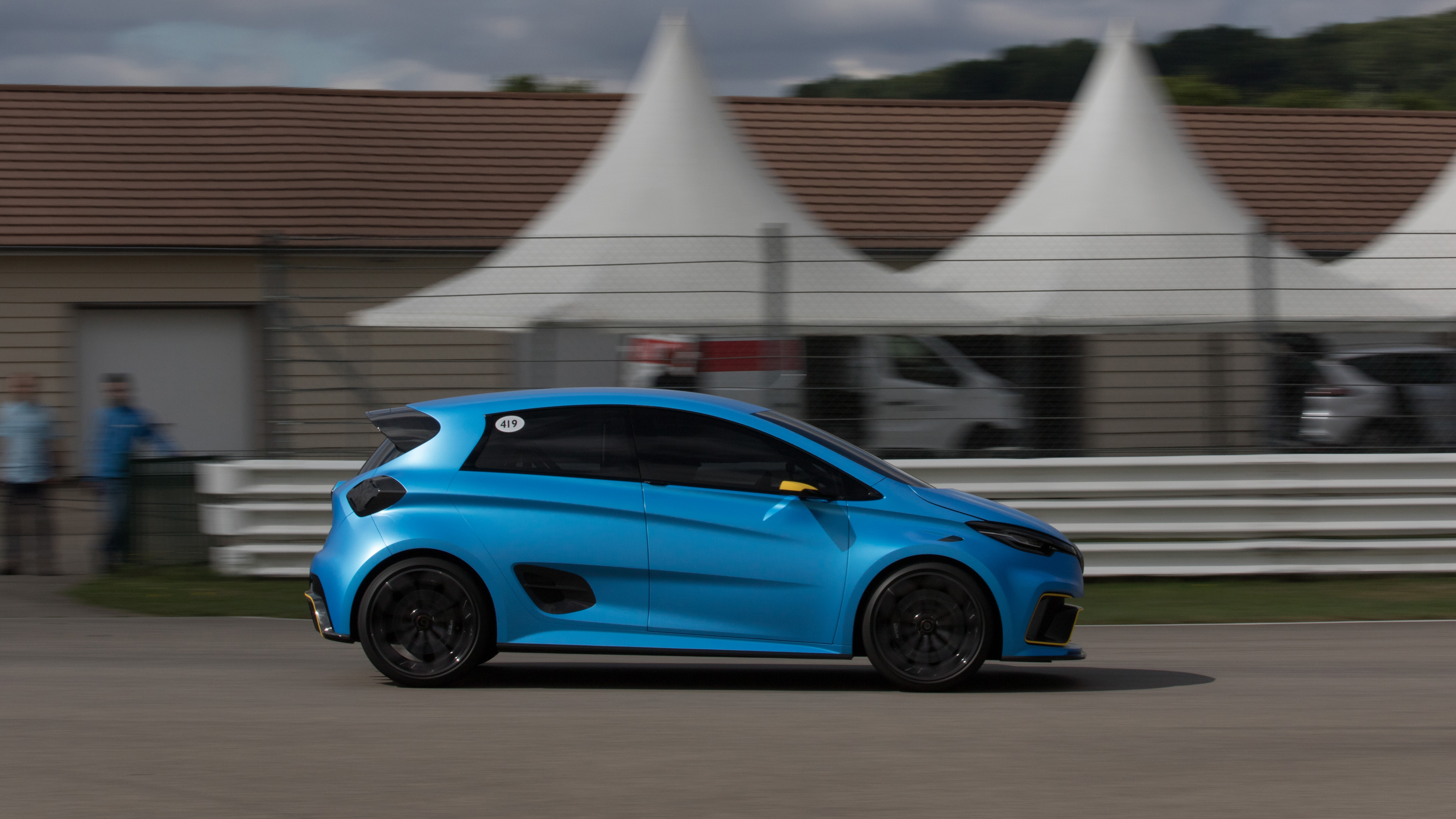 Renault Zoe e-Sport review: 460bhp supermini driven | Top Gear